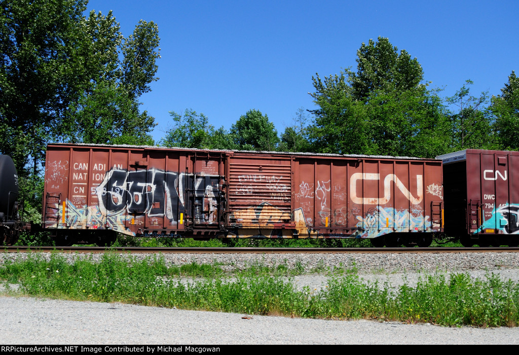 CN 598187 60-9 ft Combination Door Boxcar (side B)